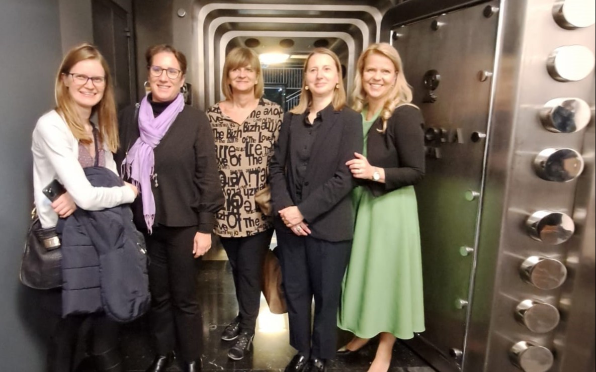 Visite de la banque centrale tchèque (CNB) avec le comité des ...