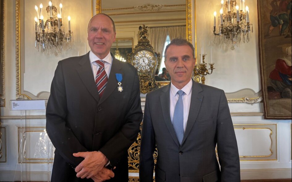 Roland Bourgeois décoré de l’Ordre national du Mérite | Direction ...