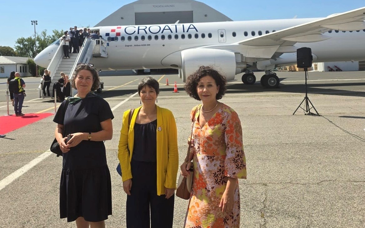 Livraison du premier des 15 Airbus 220 300 commandés par Croatia ...